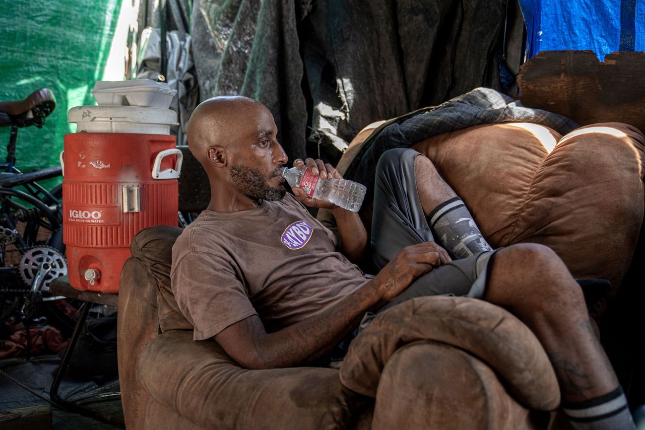 Homeless struggle to stay safe from record high temperatures in ...