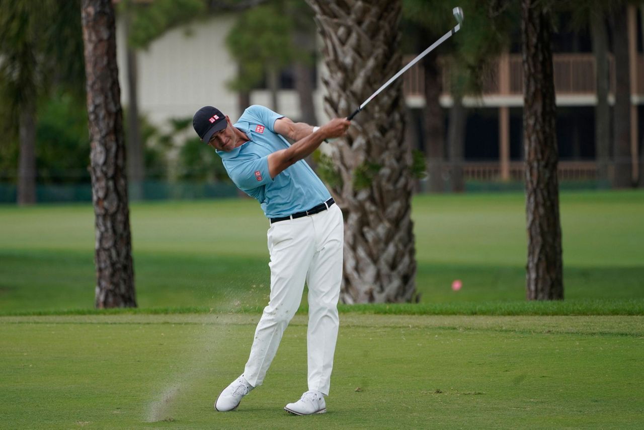 Jones survives a challenging day, takes 3-shot lead at Honda