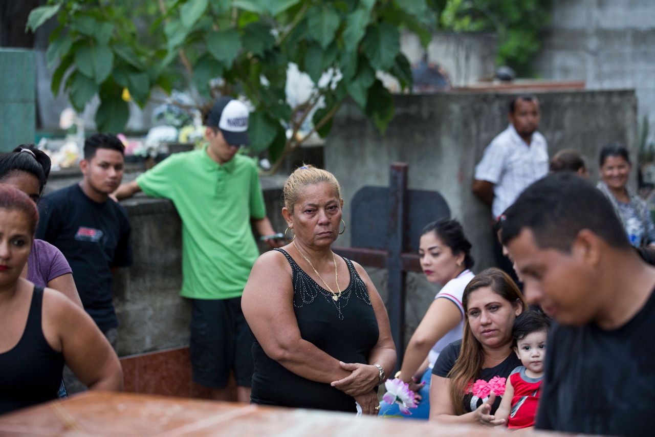 Honduras mother waits 8 years for lost migrant son to return
