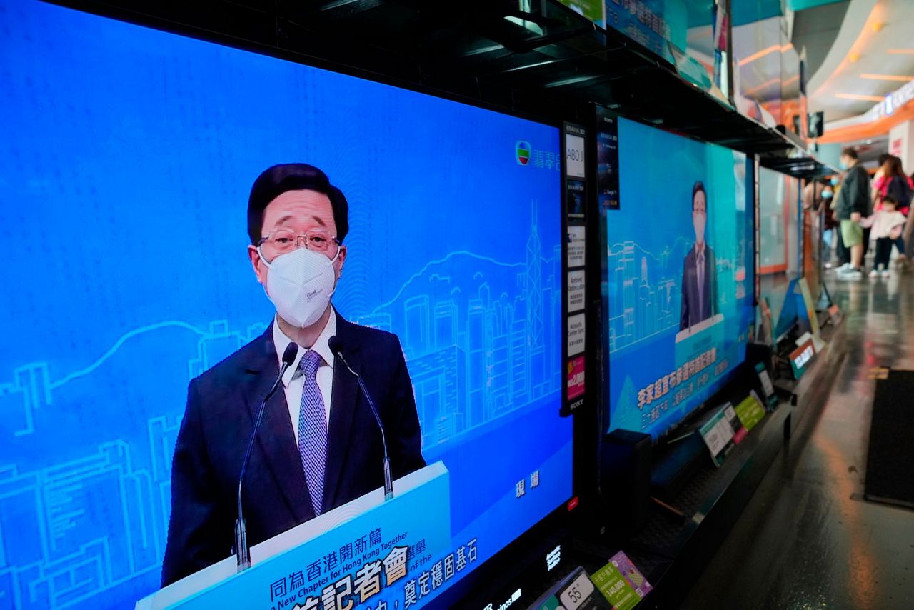 Hong Kong's ex-No. 2 official to stand for leadership polls
