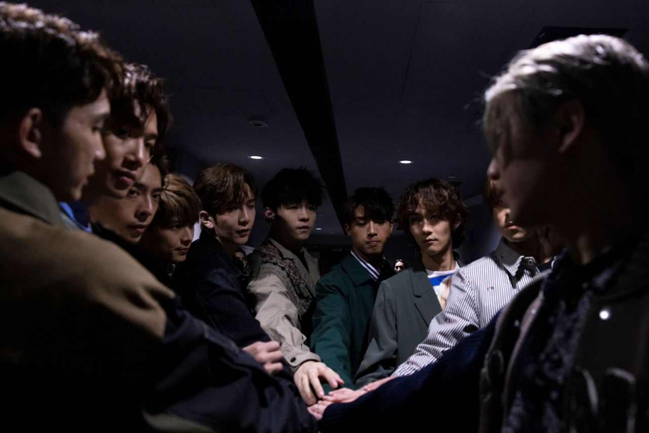 Hong Kong's Mirror launches English song, revives Cantopop