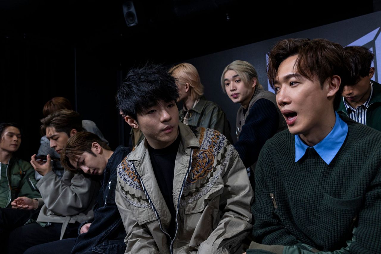 Hong Kong's Mirror launches English song, revives Cantopop