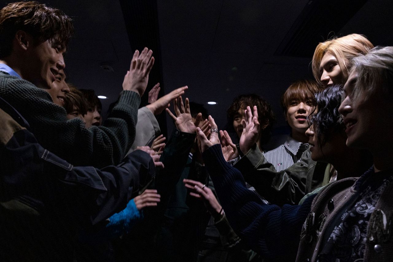 Hong Kong's Mirror launches English song, revives Cantopop