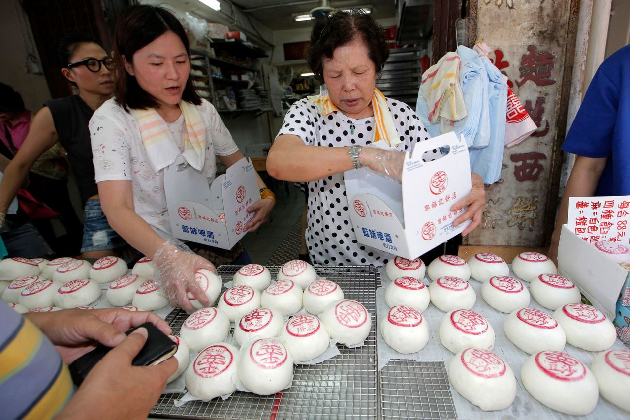 AP PHOTOS: Thousands join Hong Kong bun-snatching festival
