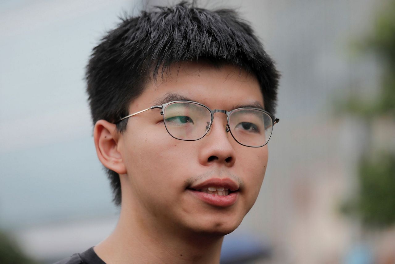 Hong Kong police begin to clear streets of protesters