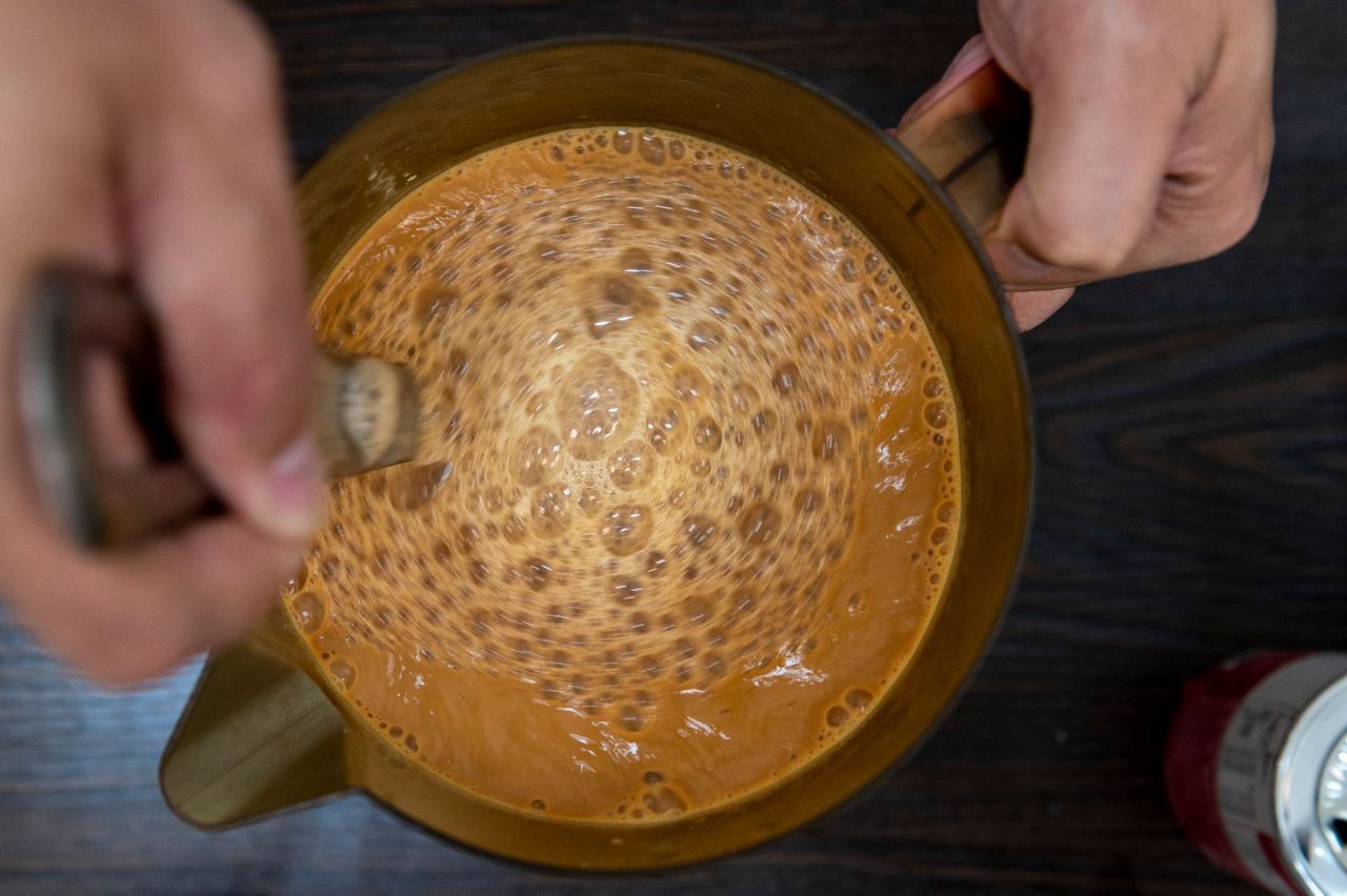 Hong Kong emigres crave taste of milk tea from home