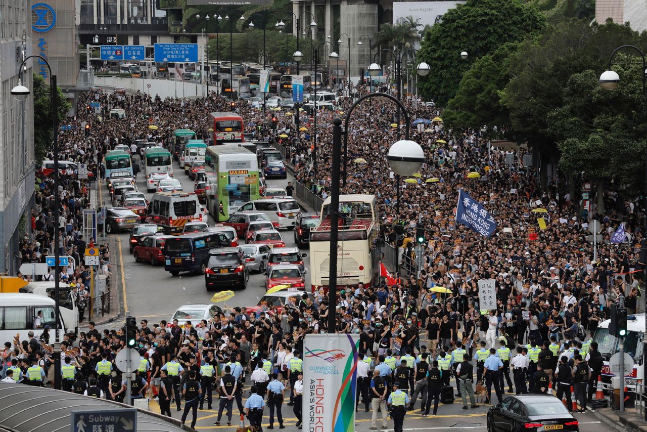 Hong Kong protesters aim to take message to mainland Chinese