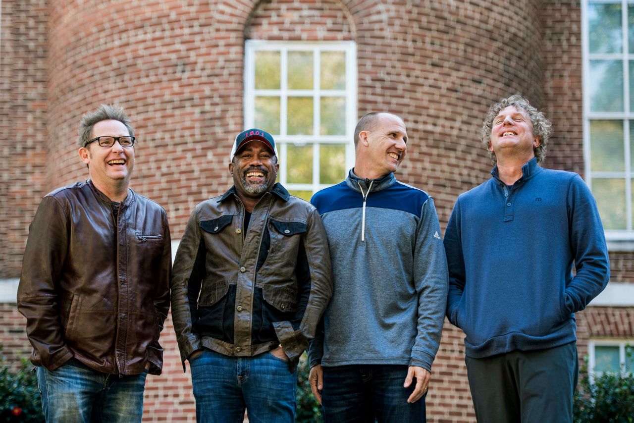 Rockers Hootie & the Blowfish return with new album, tour