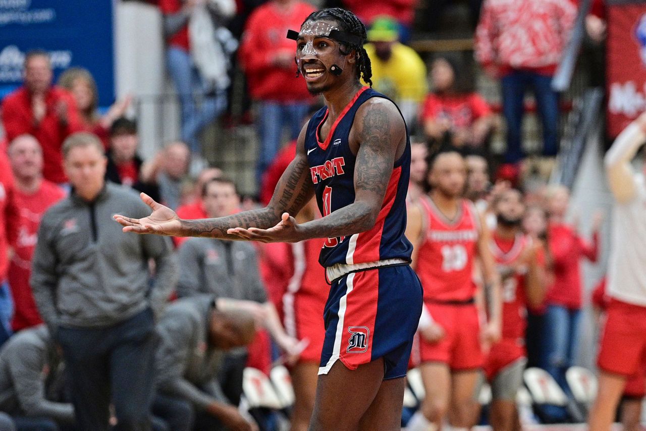 Antoine Davis ends chase for Maravich's NCAA scoring record