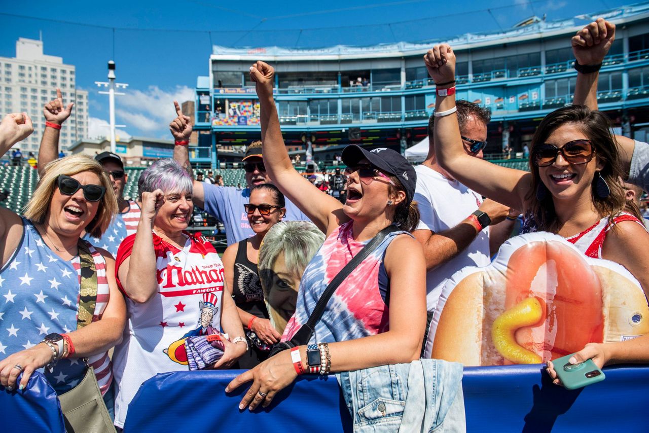 Joey Chestnut sets new record at post-pandemic hot dog race