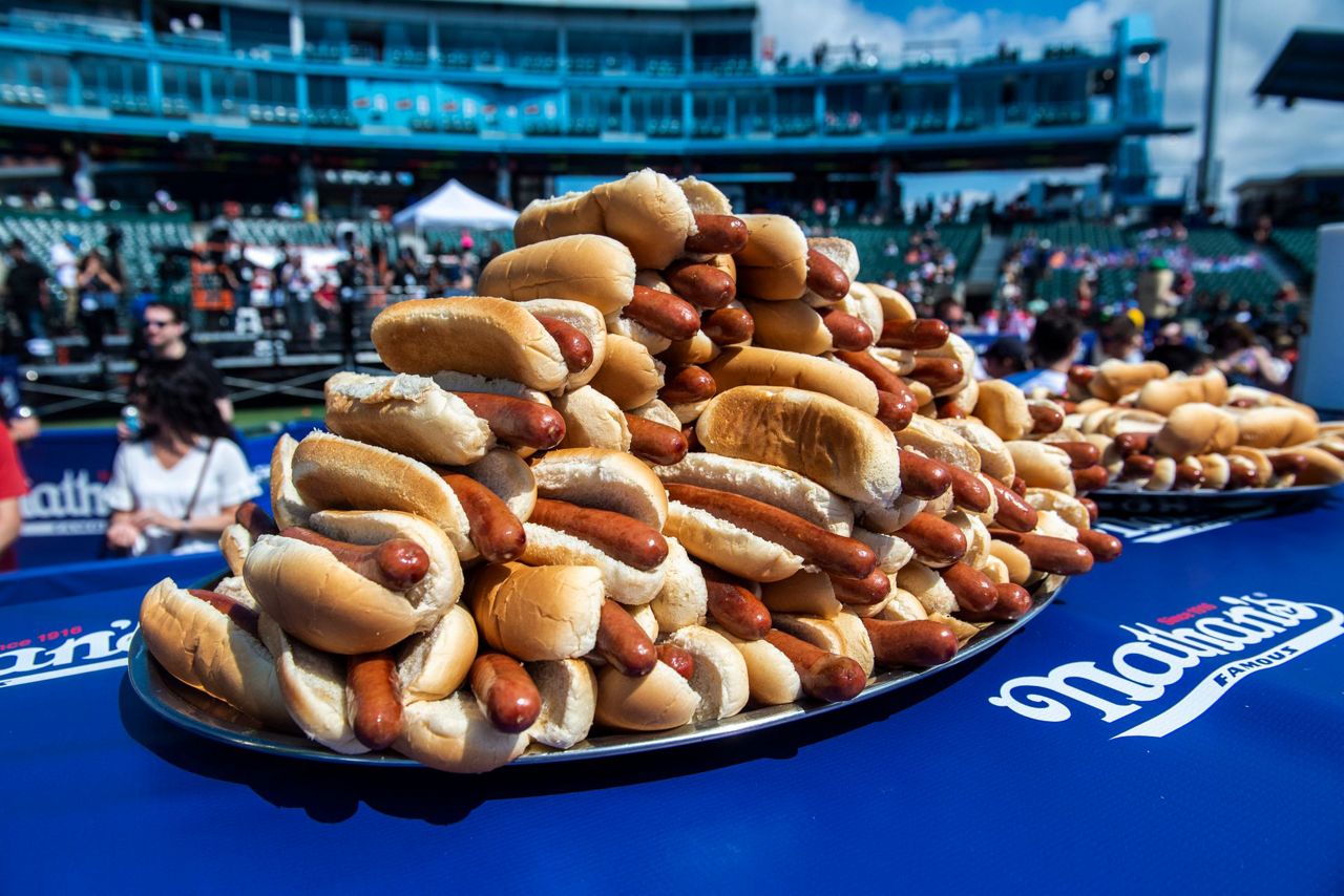 Joey Chestnut sets new record at post-pandemic hot dog race