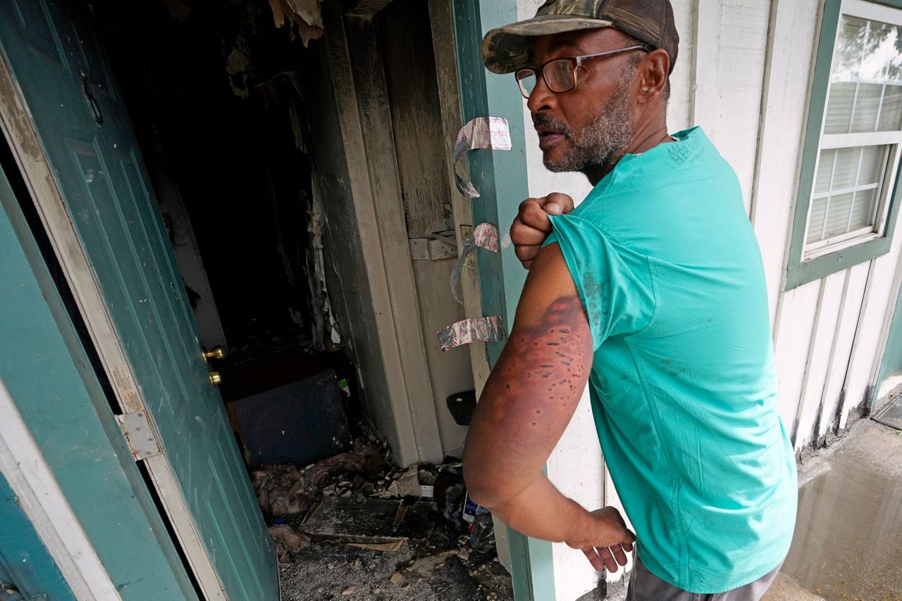 Police: Evicted Houston man kills 3, sets fire to lure them