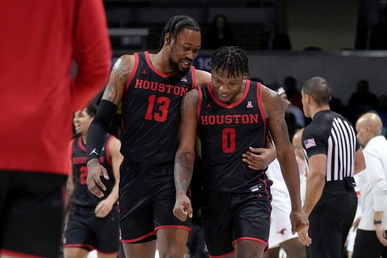 Sasser looks to lead No. 1 Houston to title in last season