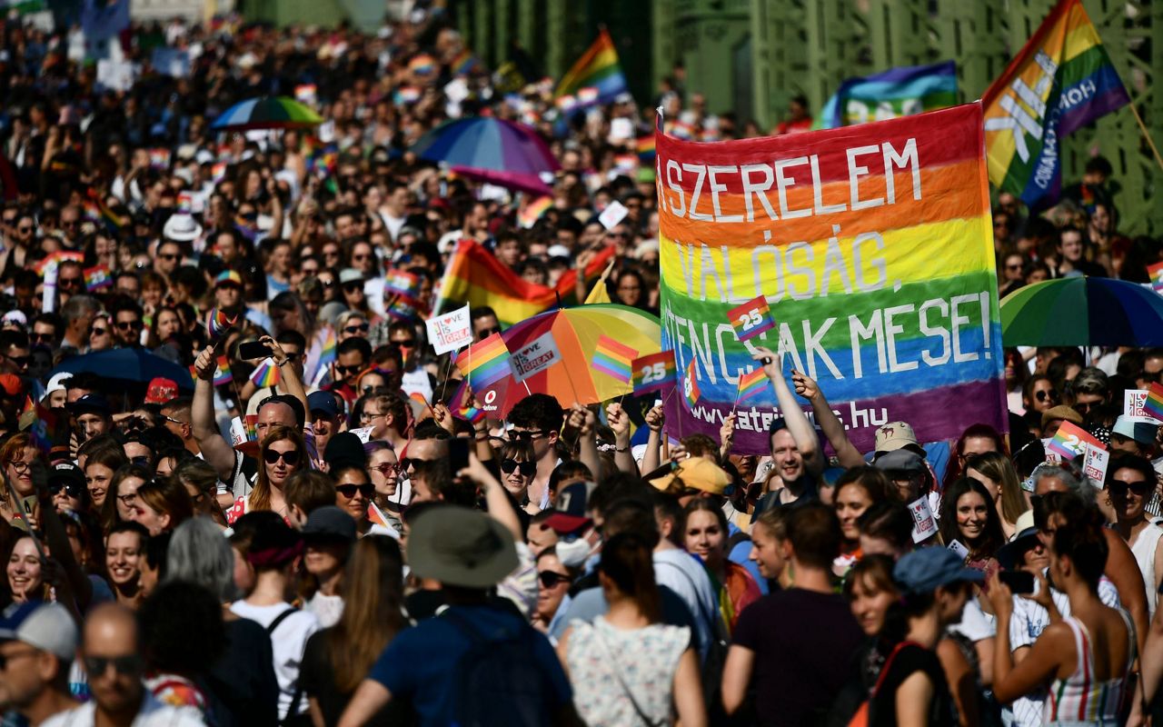 Thousands march in Hungary Pride parade to oppose LGBT law