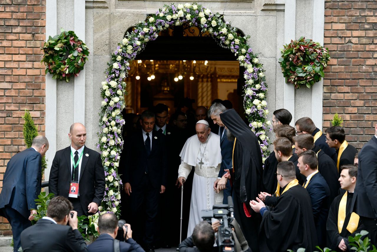 Pope visits refugees, urges Hungary to show charity to all