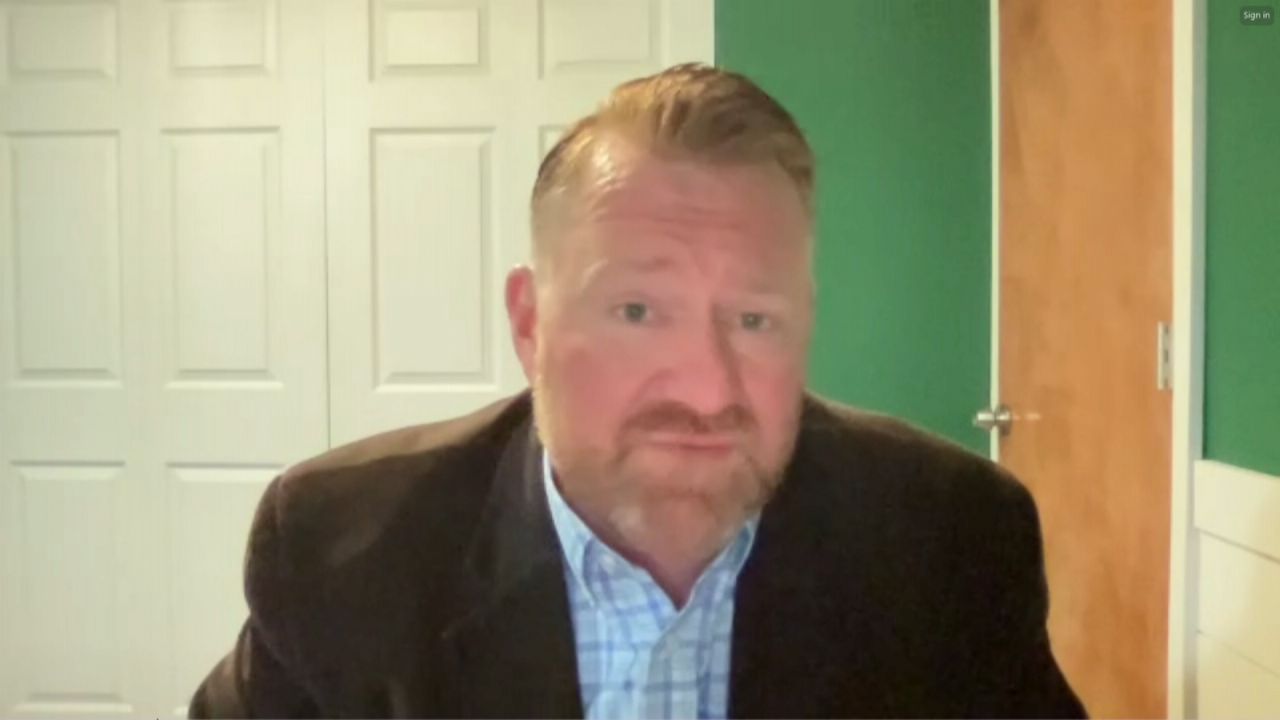 Tim Dunn analyzes the two-party system in the U.S.