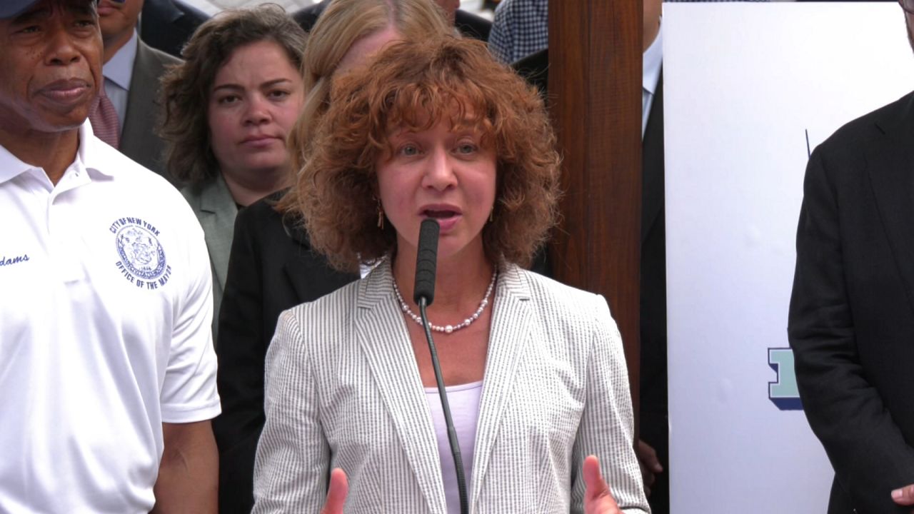 Deputy mayor for operation talks about outdoor dining