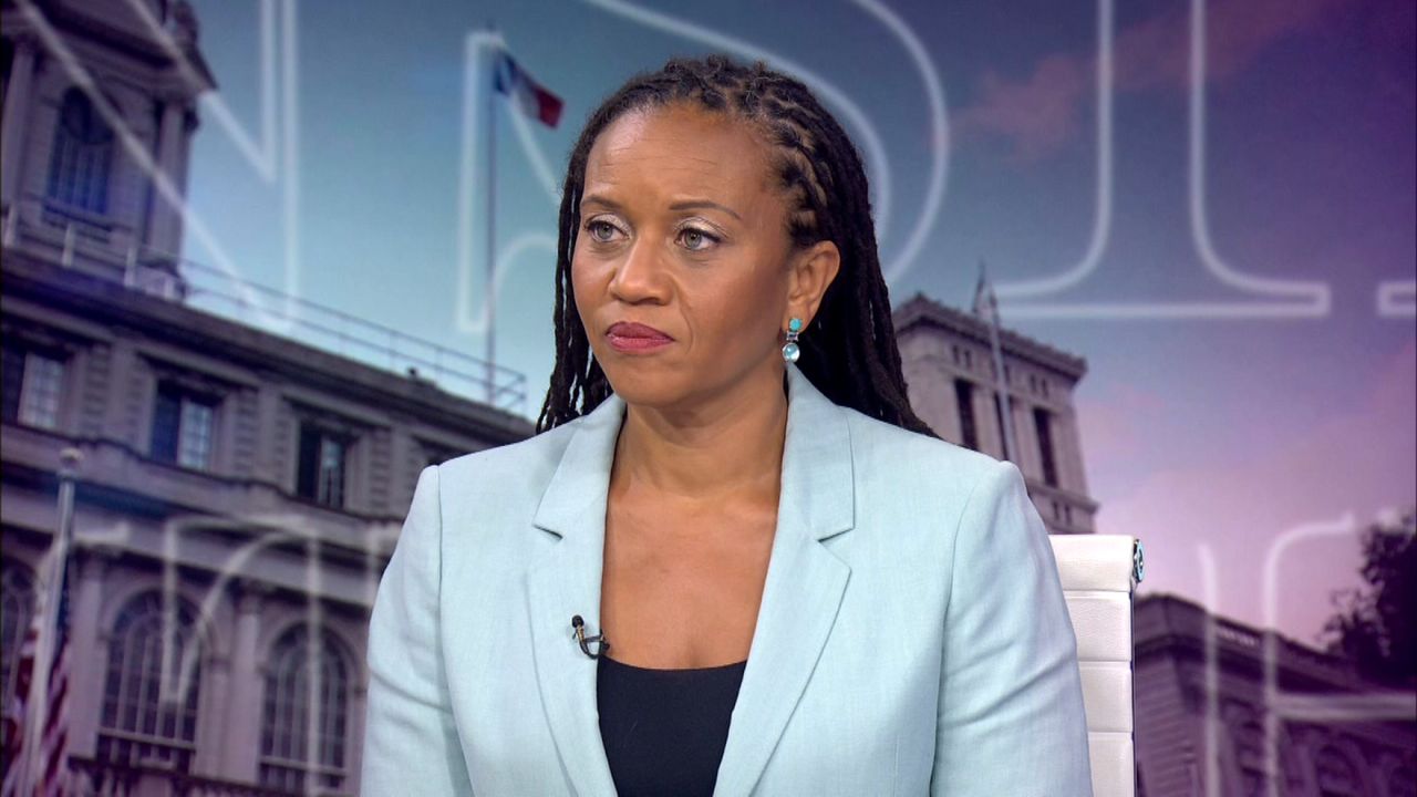 First deputy mayor discusses the need for migrant fund