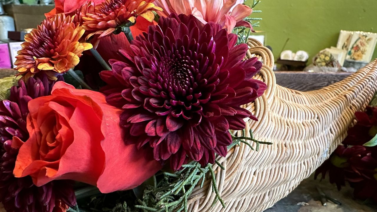 How to make a cornucopia centerpiece