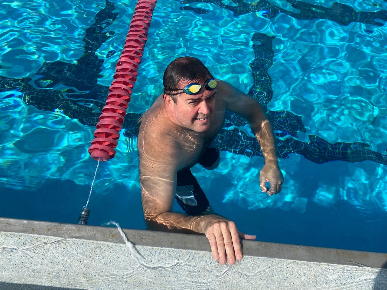 Former Florida Gator swimmer raises money for a good cause