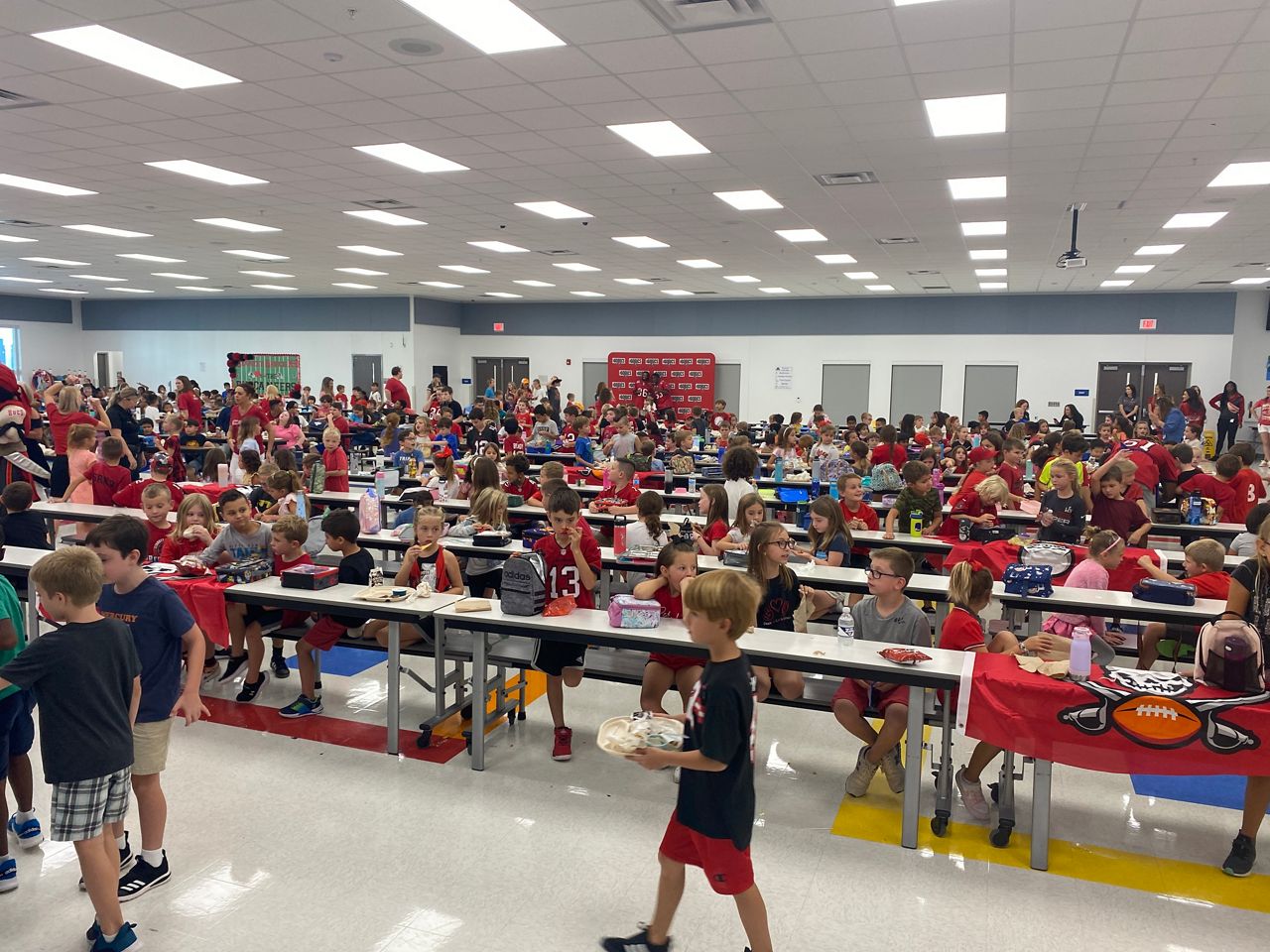 Buccaneers rookie class serve lunch for a good cause