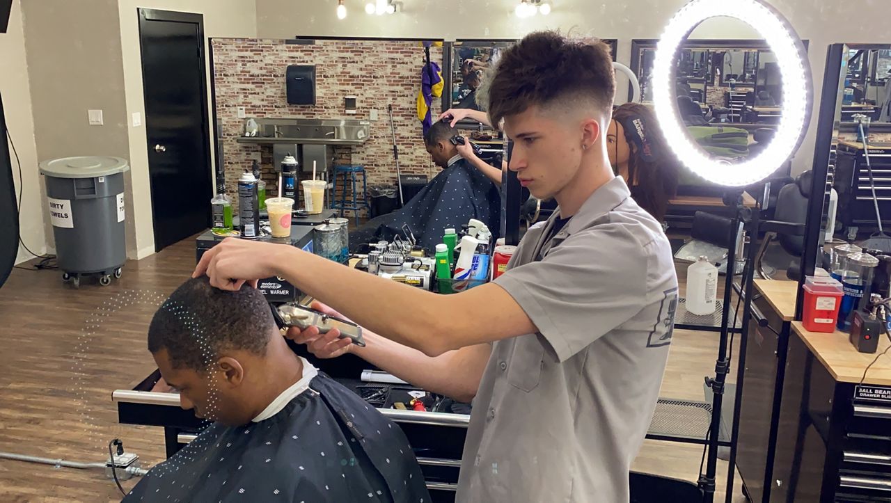 Viral North Texas barber uses platform to provide free haircuts