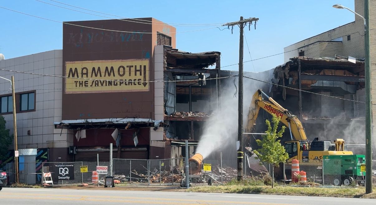 Demolition begins on Detroit's Mammoth Building