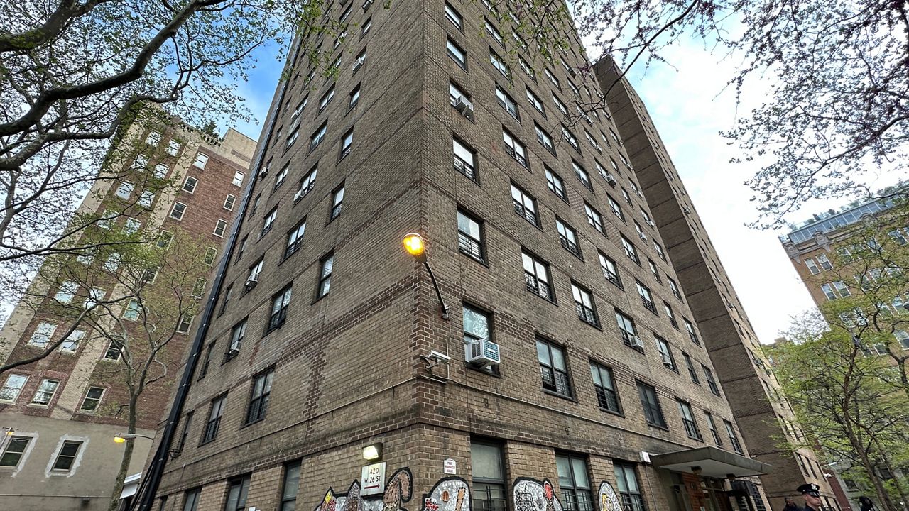 2 kids hospitalized after separate falls from windows: NYPD