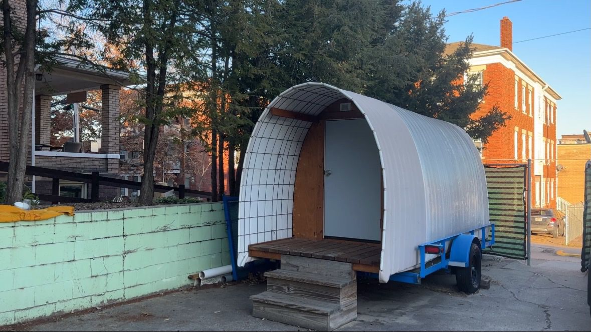 Athens City Council approves of huts for homeless people