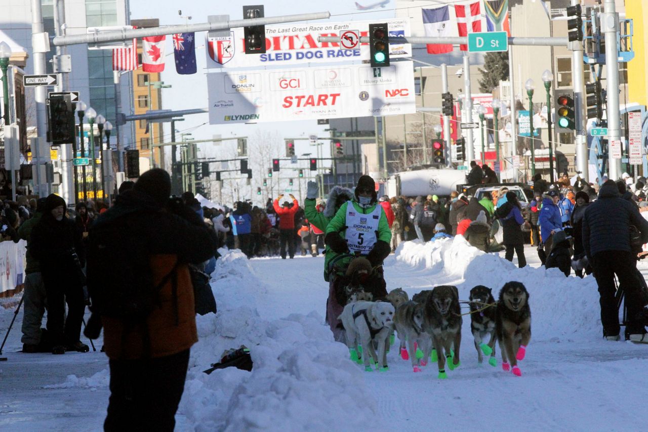 33 Iditarod sled dog race mushers to trek across Alaska