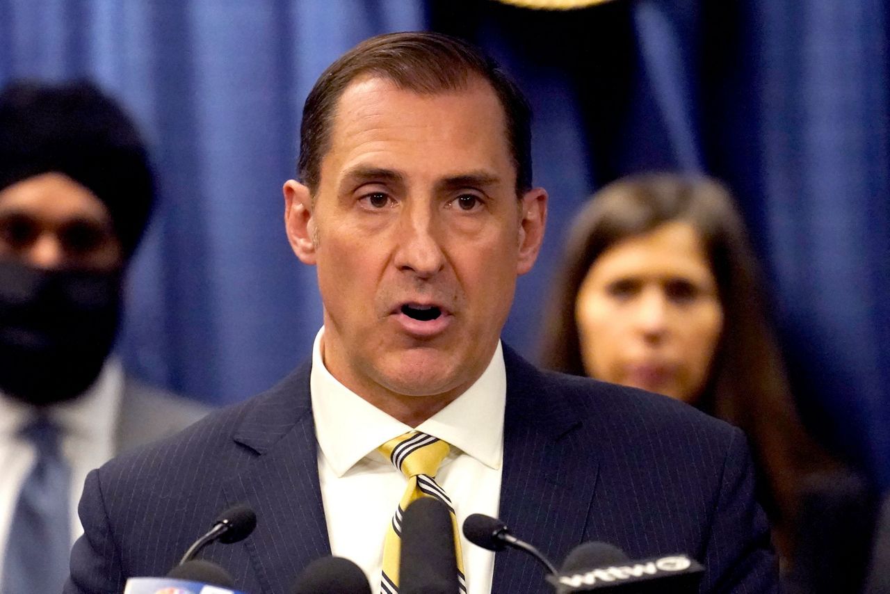 Illinois' ex-House speaker charged with racketeering