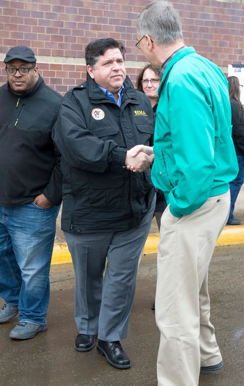Illinois governor's schedule includes recommended attire