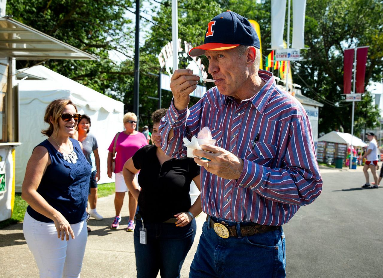 Illinois governor's schedule includes recommended attire