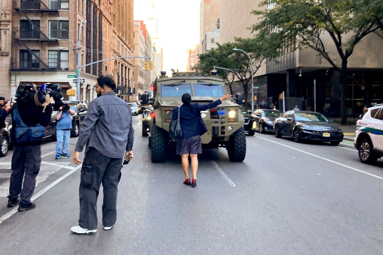 Immigration agents conducting sweep on NYC's famed Canal Street ...