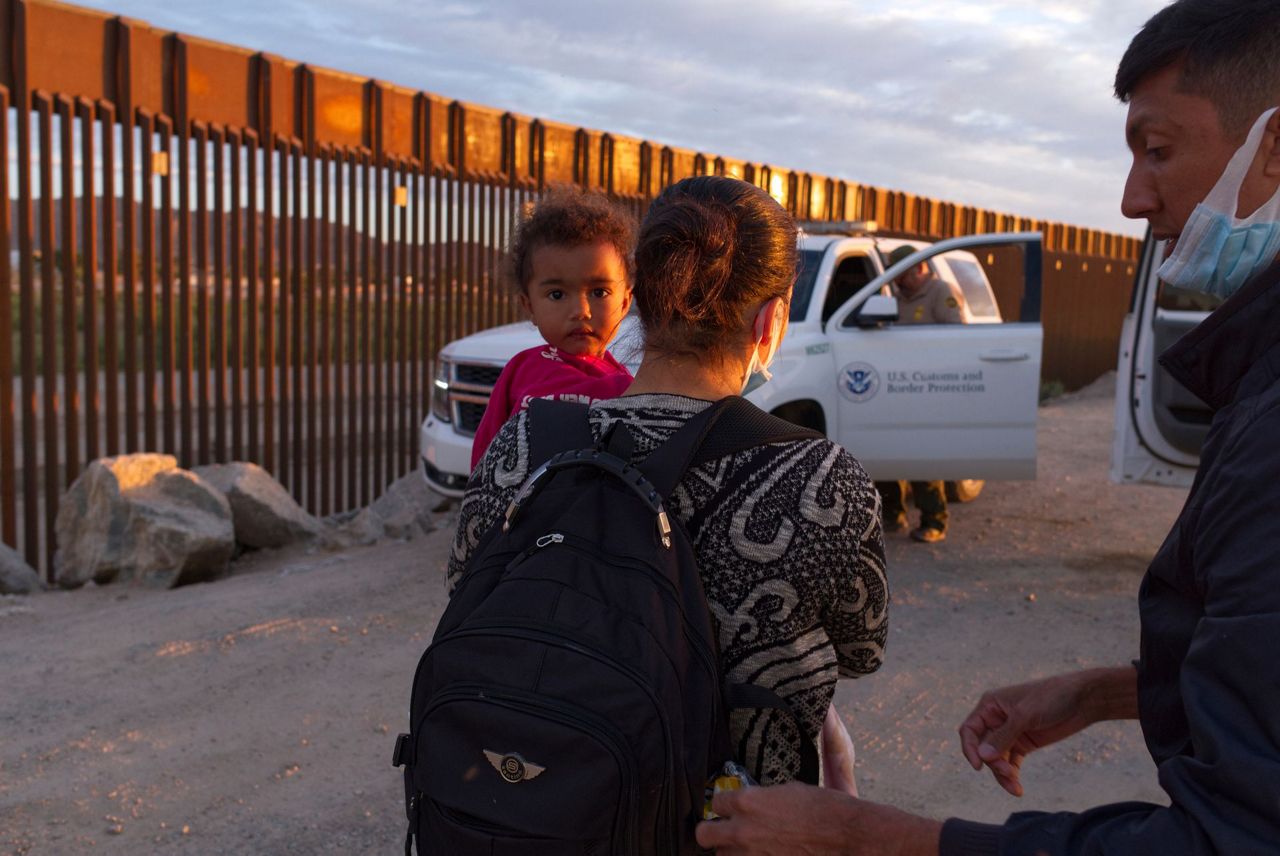 US border encounters of migrant families rise despite heat