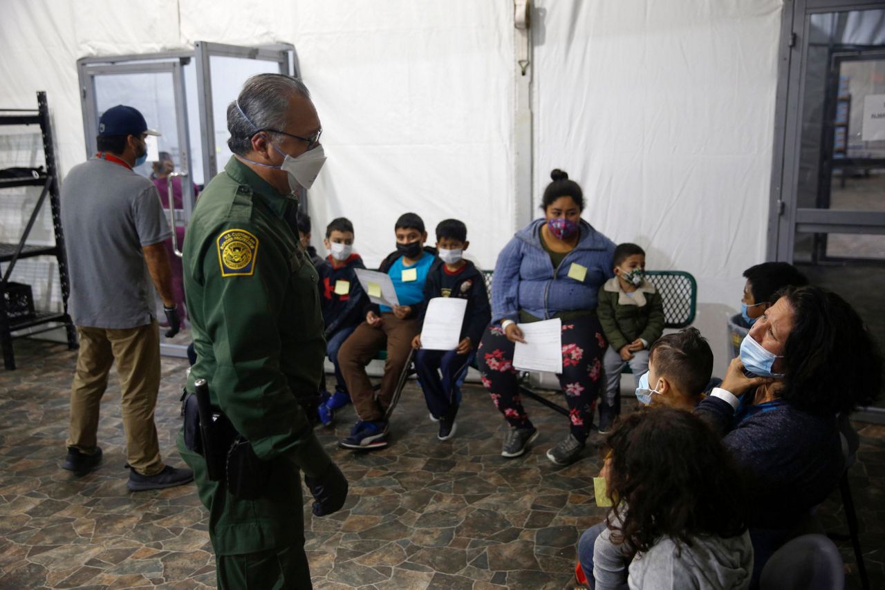 Over 4,000 migrants, many kids, crowded into Texas facility