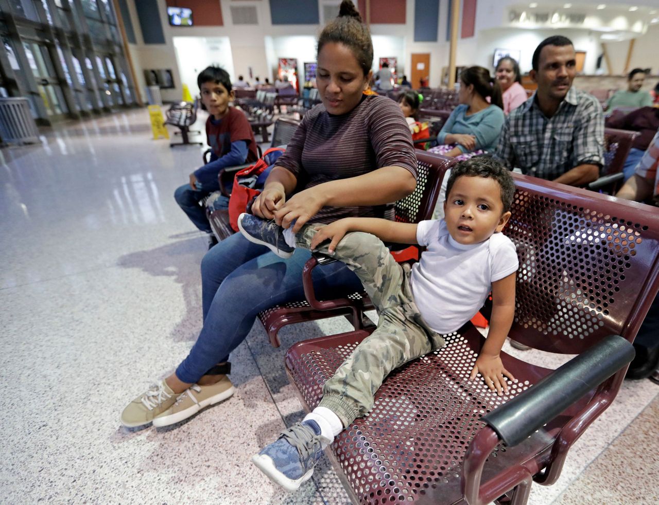 At hub for border crossings, families spread throughout US