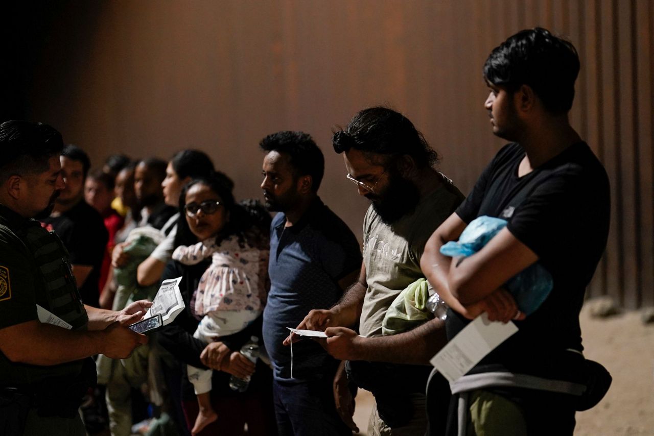 'Tale of two borders': Mexicans not seen at busy crossings 'Tale of two borders': Mexicans not seen at busy crossings