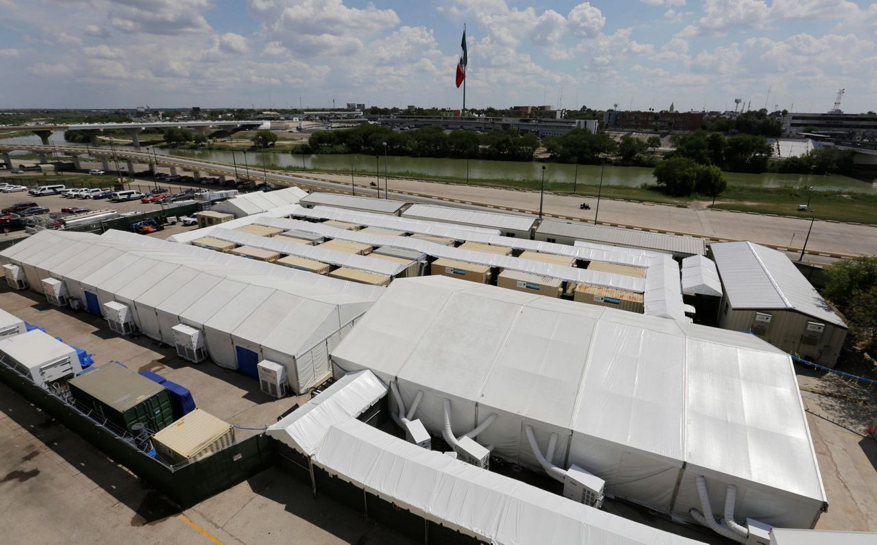 Migrants anxious before court dates in Texas tents