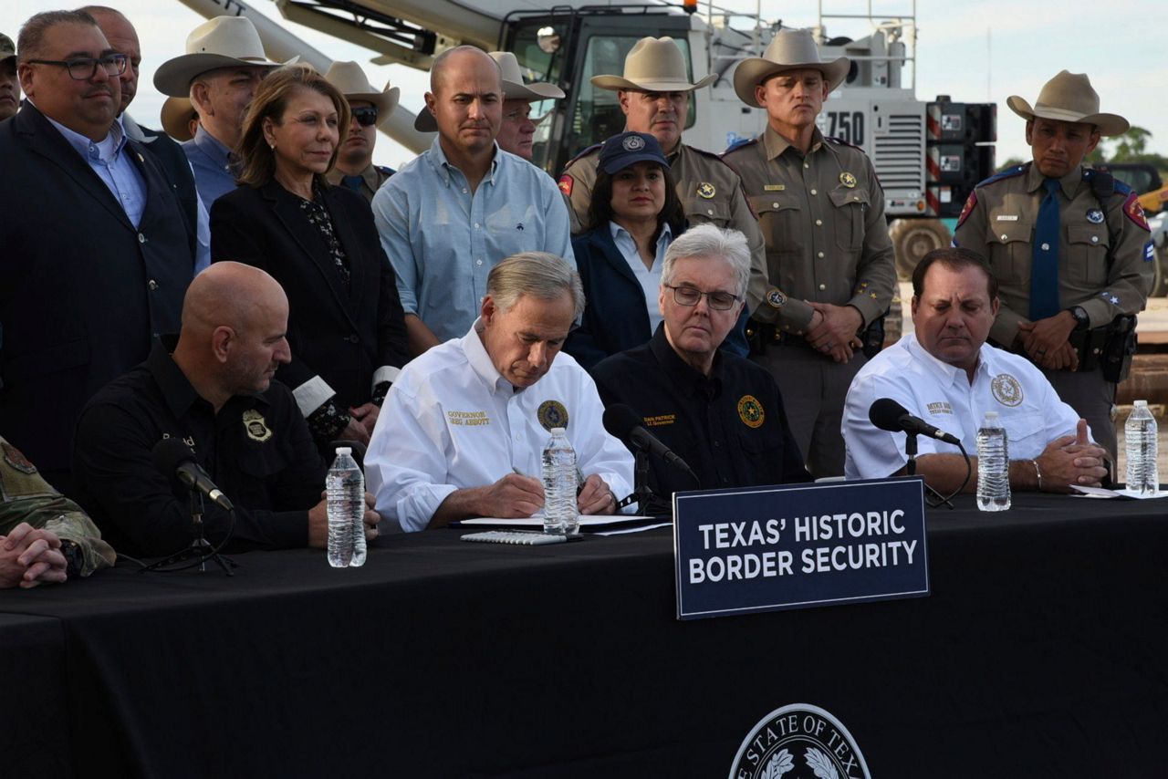US closes 2 rail crossings in Texas so agents can help process migrants