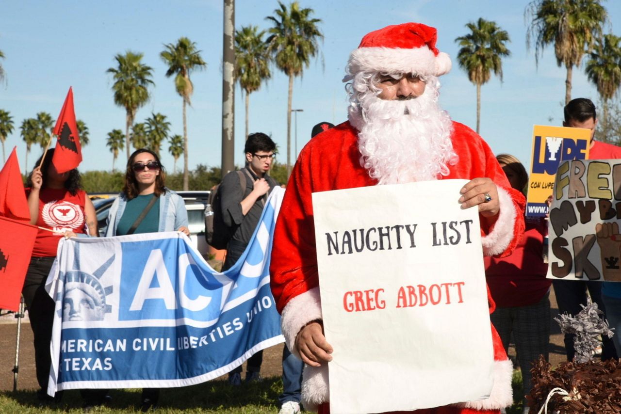 US closes 2 rail crossings in Texas so agents can help process migrants