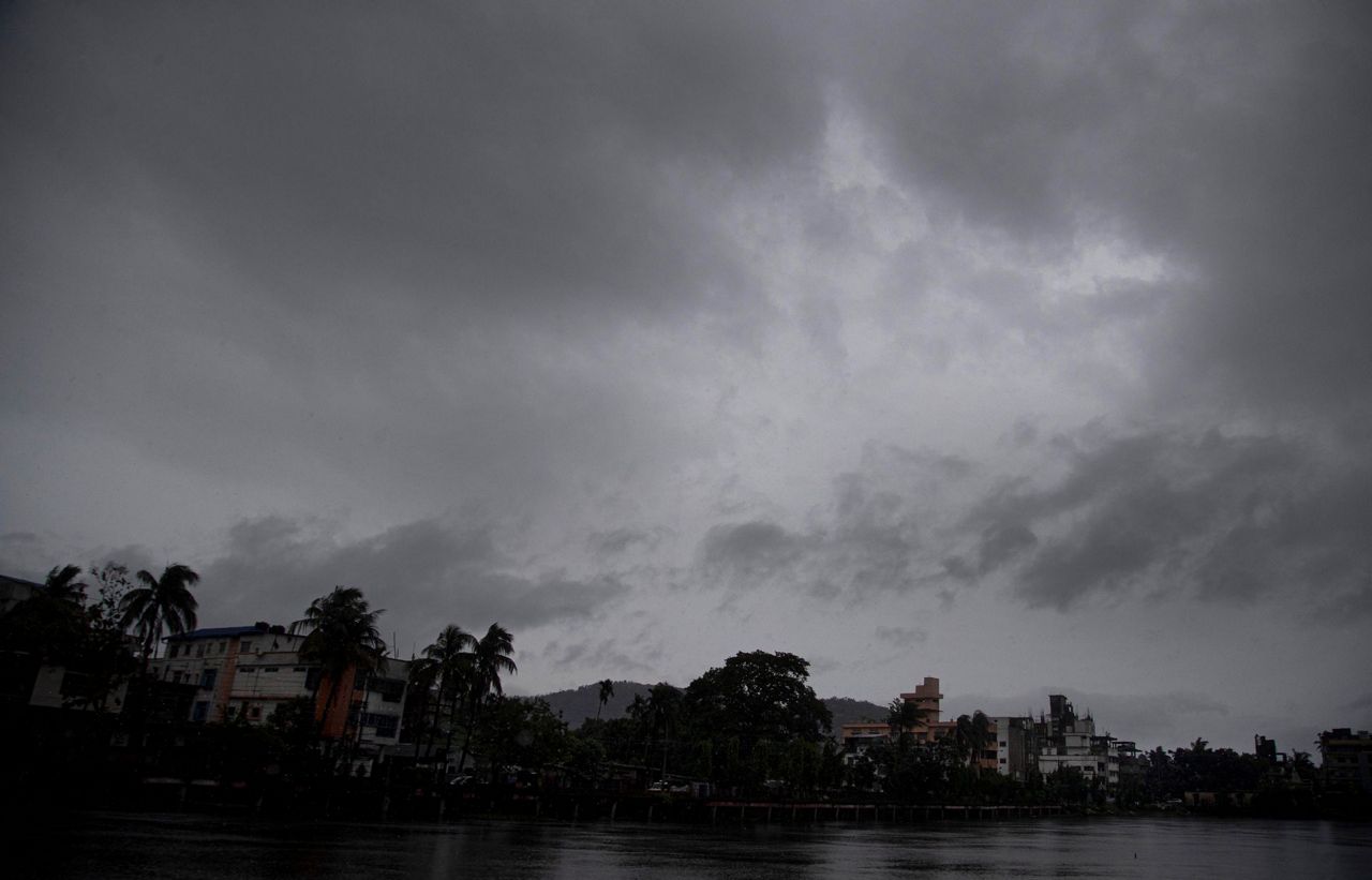 Cyclone left deaths, much destruction in India, Bangladesh