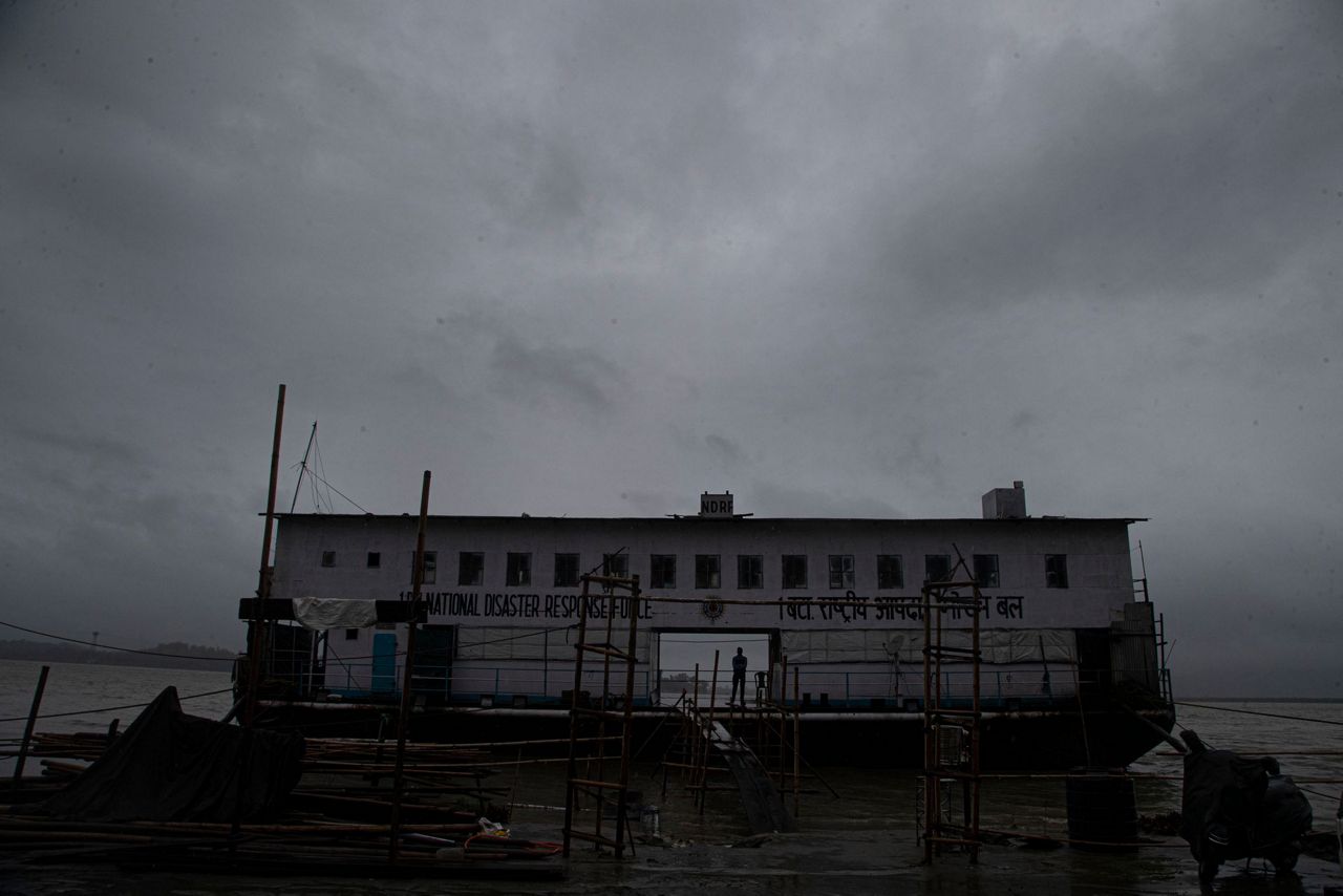Cyclone left deaths, much destruction in India, Bangladesh