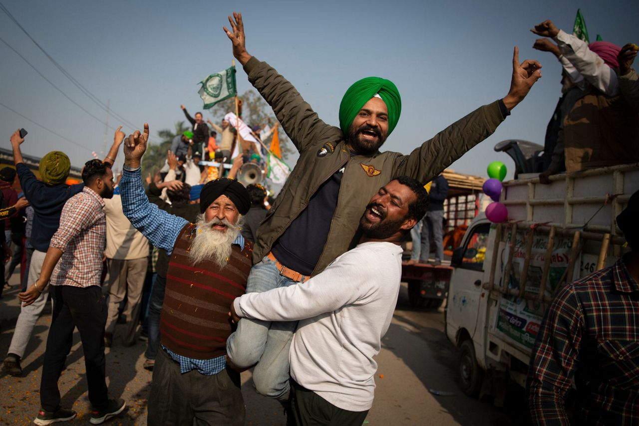 Indian farmers end year-long agitation and return home
