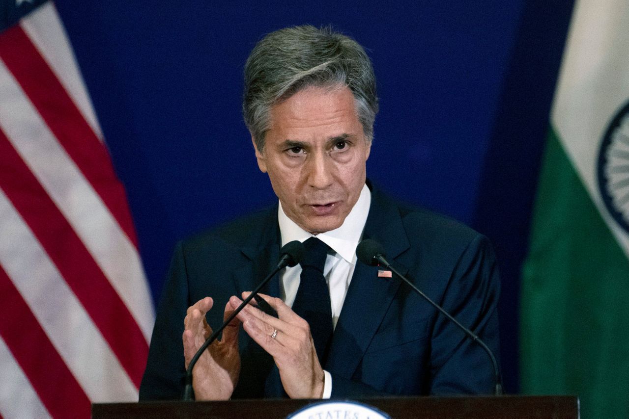 Blinken, Lavrov meet briefly as US-Russia tensions soar