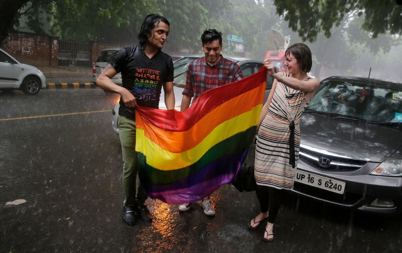 India's top court decriminalizes homosexual acts