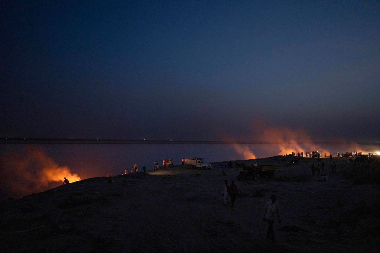 Death toll rises amid sweltering heat wave in 2 of India's most ...