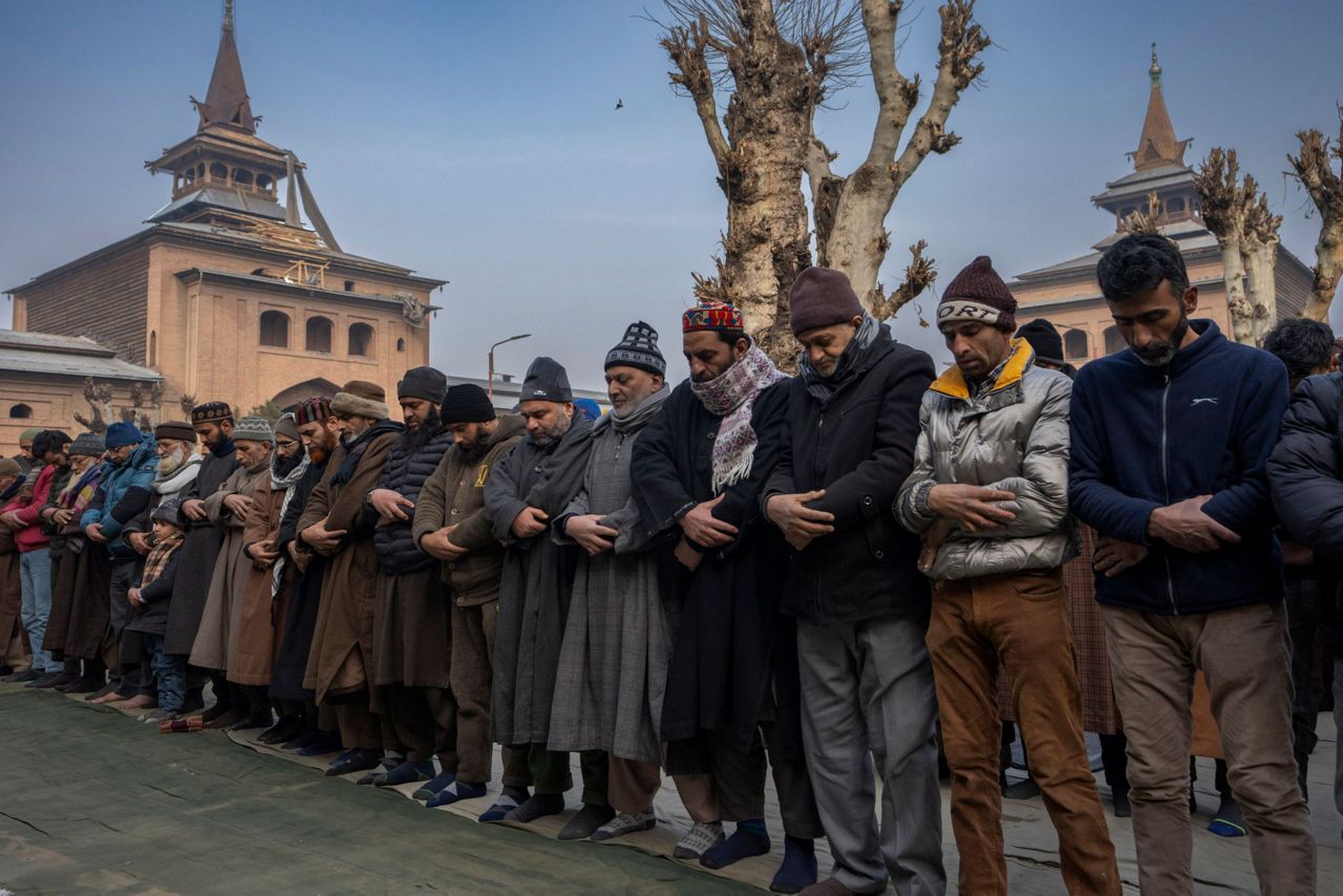 Kashmir residents suffer through a dry winter waiting for snow. Experts ...