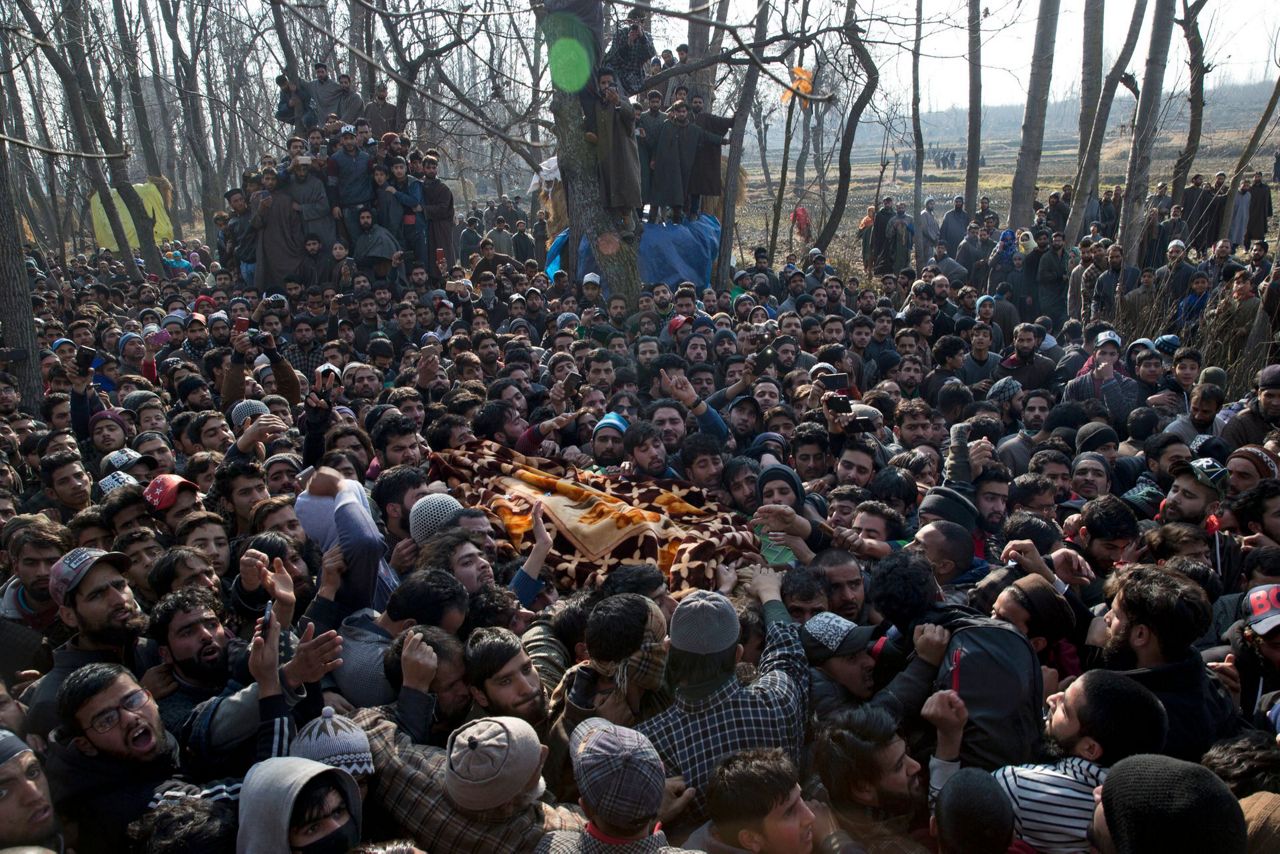 Indian forces kill 3 rebels, 2 civilians in Kashmir fighting