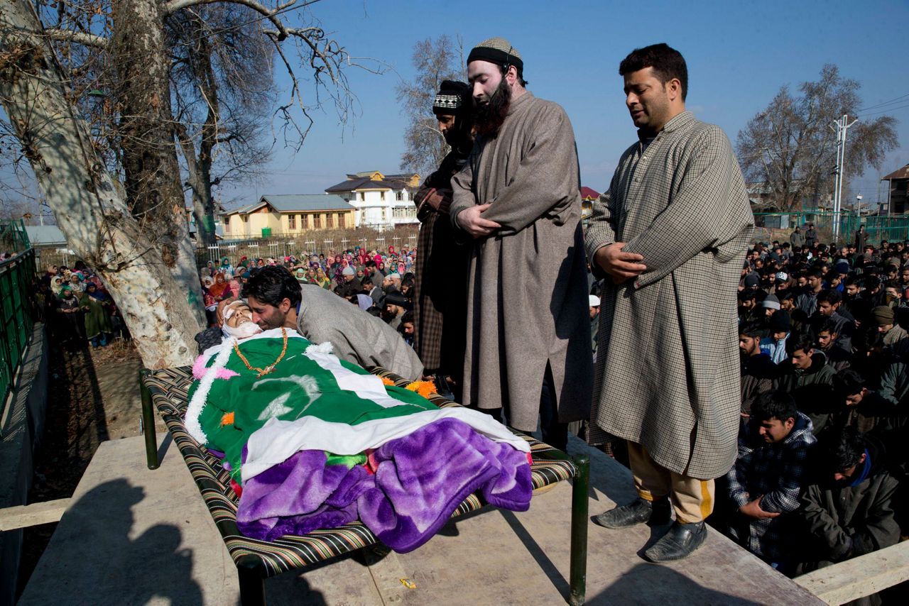 Indian forces kill 3 rebels, 2 civilians in Kashmir fighting